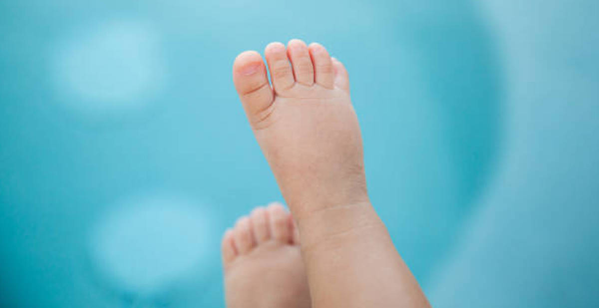 This New Life | baby-pool-toes